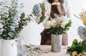 4 Amazing Ideas On DIY Flowers And Greenery Arrangements