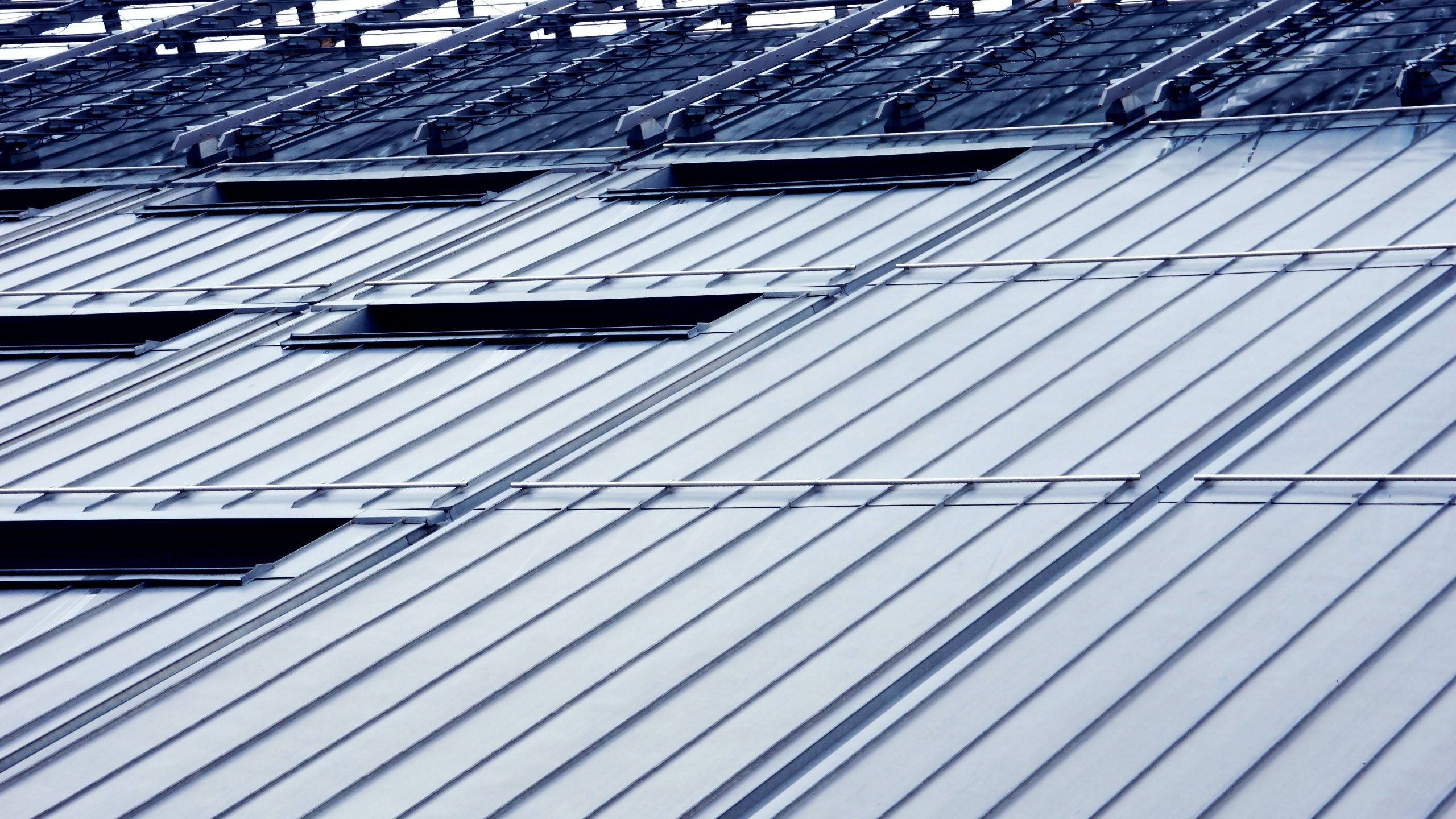 Common Roof Problems and How to Deal With Them