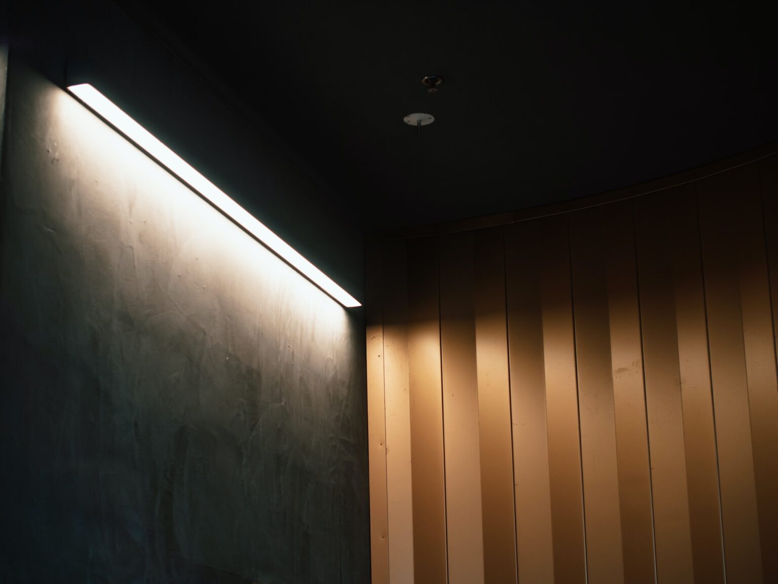 Designing the Perfect Lighting Scheme for Your Home or Office